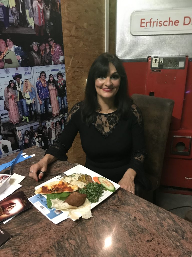 SMOKIN‘ HOT – Lady Volcano & The project9 Band rockten die Strandbar 51 ...